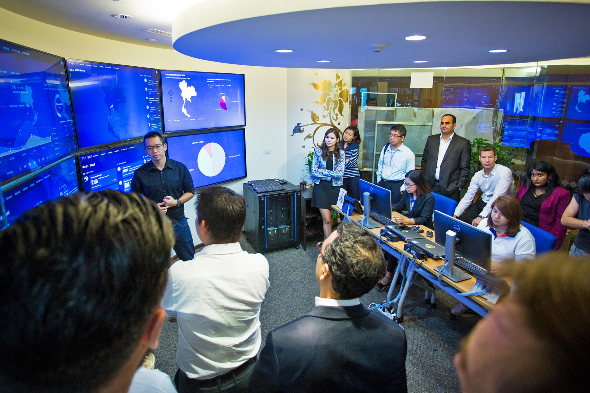 What really happens inside a Social Media Command Centre? | AXA