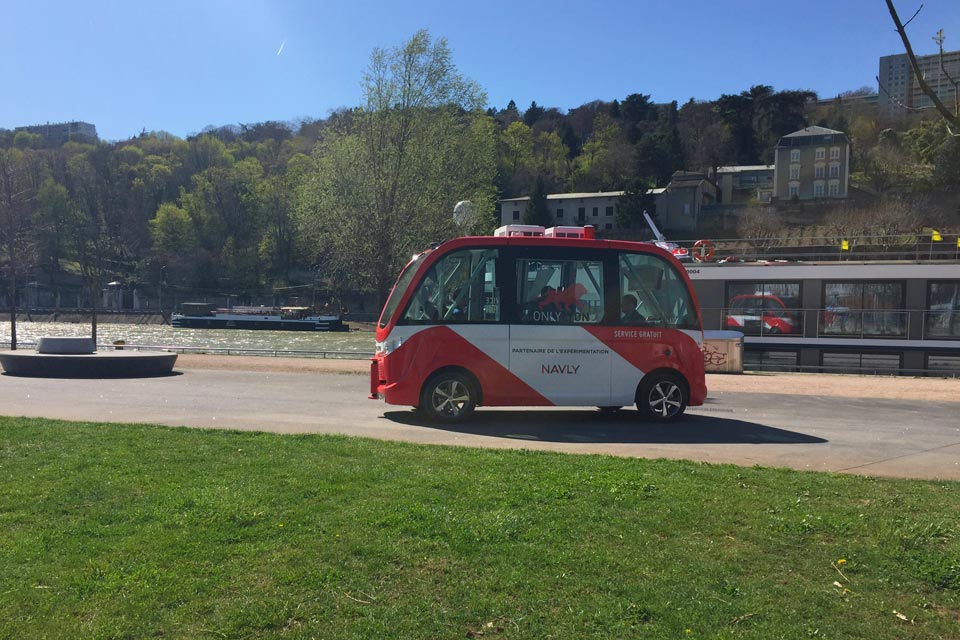 NAVYA and AXA launch a partnership to develop insurance solutions ...